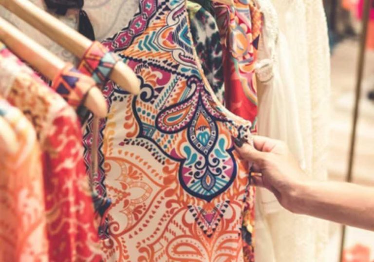 What To Wear Before And After A Spray Tan (Best Clothes) - Tanner Skin